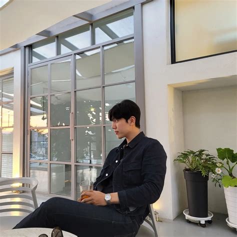 두려워하지 말라 내가 너와 함께 함이라 놀라지 말라 나는 네 하나님이 됨이라 내가 너를 굳세게 하리라 참으로 너를 도와주리라