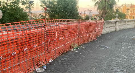 Gianicolo La Terrazza Più Bella Di Roma Ridotta A Cantiere Tra I Rifiuti