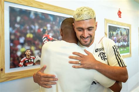 De La Cruz Elogia Parceria Arrascaeta No Flamengo Me Facilita
