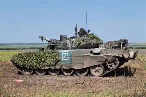 Українські військові захопили російський танк Т 72Б3 на полі бою