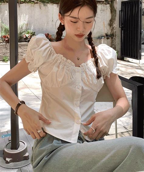 🌴여름특가핏보장 💥볼륨감 이미 완성 여름 셔링 퍼프 오프숄더 세미크롭 반팔 블라우스 3color 에이블리