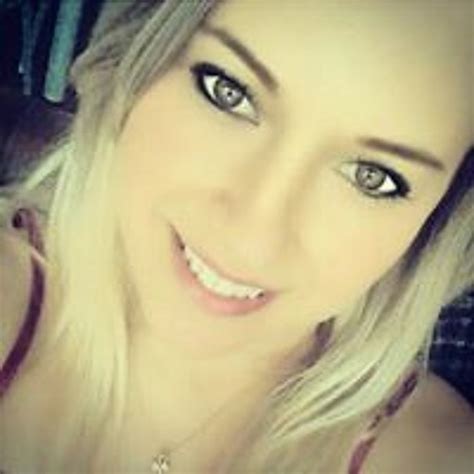 Stream Juliana Petry Music Listen To Songs Albums Playlists For