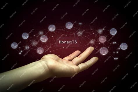 Рука показывающая диаграмму слов интернета вещей Iot как концепцию