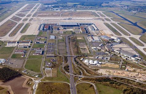 Erste Landung auf BER Südbahn Flughafen nun vollständig in Betrieb