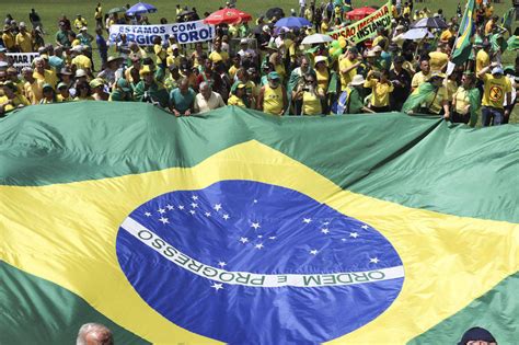 Manifestantes Protestam Contra O Stf Em Frente Ao Congresso Nacional