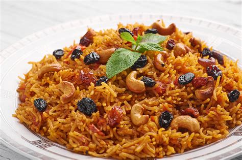 채식 카브사 라마단 음식 Kabsa는 전통 사우디 아라비아 요리 요리입니다 닭고기에 대한 스톡 사진 및 기타 이미지 닭고기