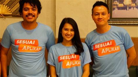 Resensi Film Sesuai Aplikasi Gandeng Ernest Prakasa Genre Komedi