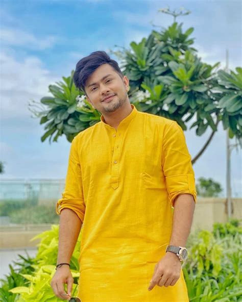 Awez Darbar Wiki Age Height Father Girlfriend Sister Income And