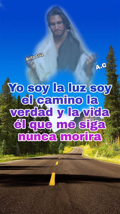 An Image Of Jesus On The Road With Words Above It That Say Yo Soy La Luz Soy El Camino La Verd