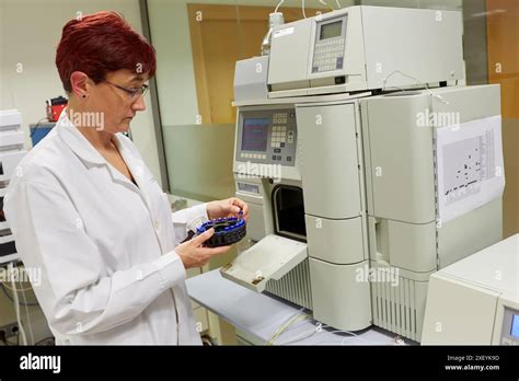 Hplc High Performance Liquid Chromatography High Pressure Liquid Chromatography Technique In