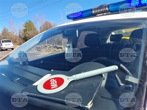 Аварирал тежкотоварен автомобил затрудни движението по пътя Шумен