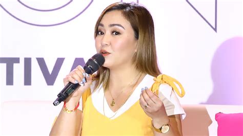 Watch Anne Clutz At Cosmopolitan Beautycon