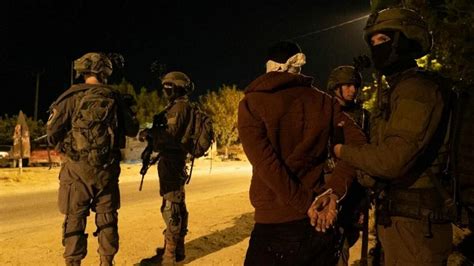 قدس برسالاحتلال يعتقل شابًا قرب المسجد الإبراهيمي في الخليل عاجل