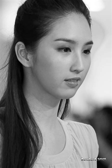 Slide Show for album Lily Ho 何傲兒