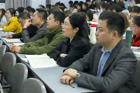党委书记王成端教授为文学与传播学院师生上形势与政策课 四川文理学院欢迎您！