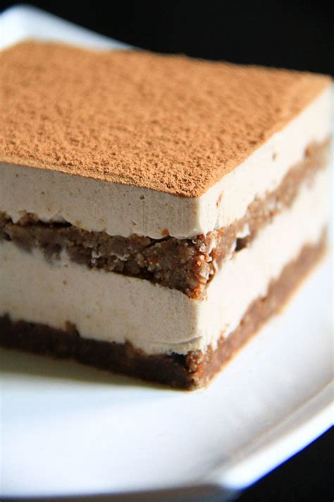 Tiramisù vegano crudista Ricetta Dolcetti vegani Dolci vegan