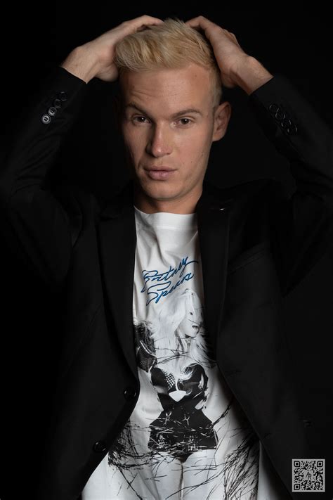 Andor Z Elegant Contrast Aaron Roberts Photographer Cluj Napoca