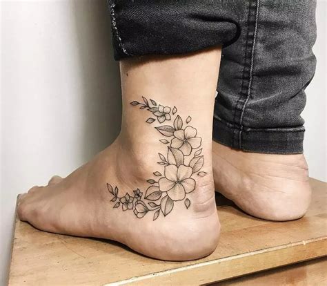 55 Meaningful Flower Tattoos For Men And Women Fabbon