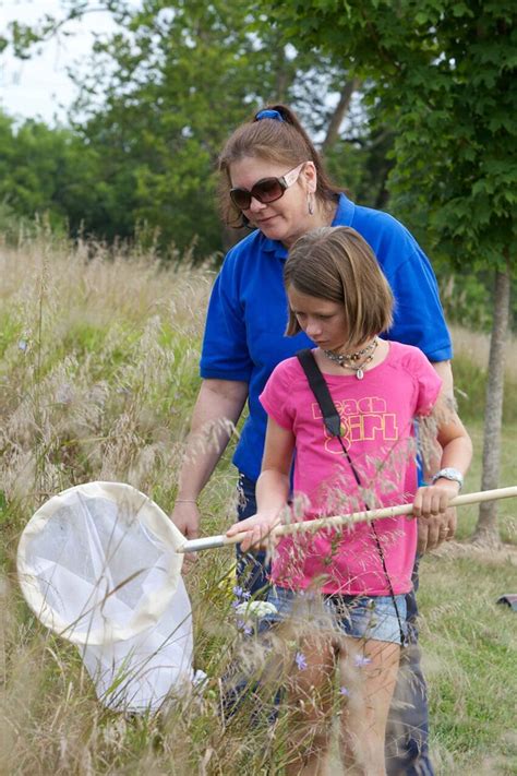Free Picture Young Girl Learns Catch Insects Net