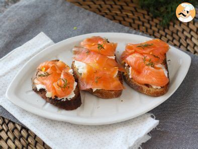 Receita de tostas de queijo de cabra e salmão fumado