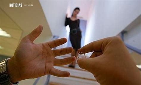 Marido Infiel Cuentiaba A Sus Amantes Diciéndoles Que Su Esposa Había
