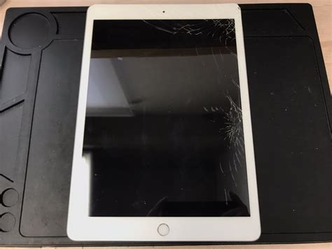画面が割れたipad第8世代を最短2時間で即日修理！ 【最安値】iphone修理のクイックリペアプラス鹿児島店