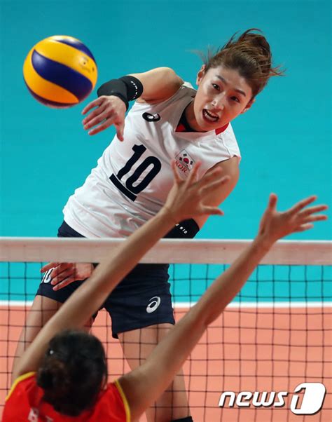 강스파이크 때리는 김연경