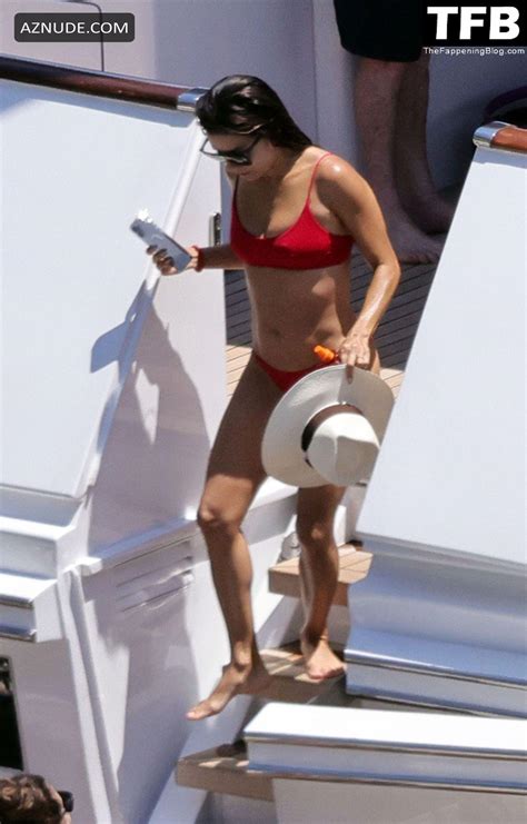 Eva Longoria Sexy Seen Showcasing Her Stunning Figure And Ass Crack In