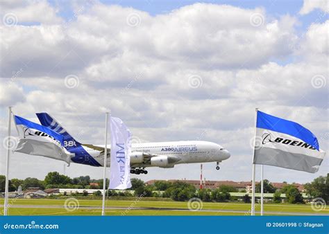 Het Landen Van De Luchtbus Redactionele Stock Foto Image Of Vliegtuig