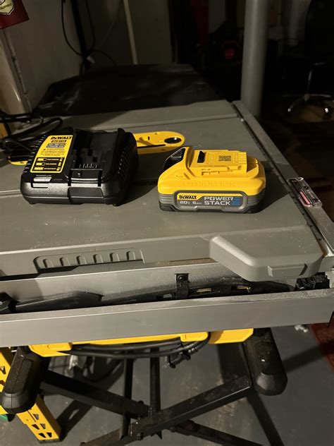 DEWALT Powerstack 20V MAX Battery Starter Kit, Rechargeable, 5Ah ...
