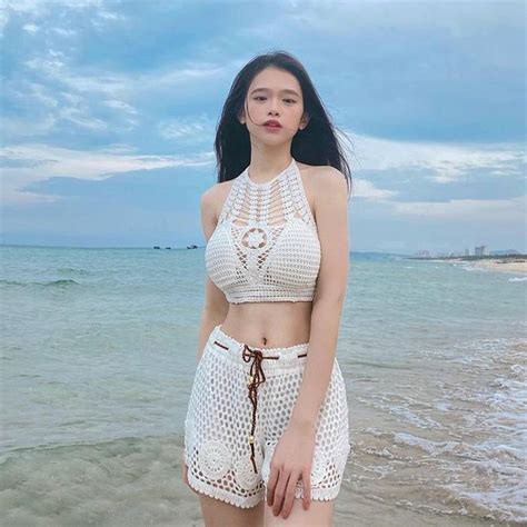 132 Ảnh Linh Ka Sexy Khoe Vòng Một Nảy Nở Gợi Cảm Genz Relax