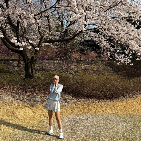 ソン・ジインさんのインスタグラム写真 ソン・ジインinstagram 「벚꽃만끽한 봄날🌸 여러분 저 버디했어요 😆🥹
