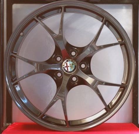 Cerchi Giulia Doppia Misura 19 Originali Alfa Romeo E Pneumatici Pirelli Pzero 245 35 E 285 30