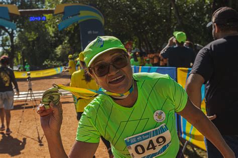 Após problema cardíaco professora começa a correr e emagrece 32 quilos