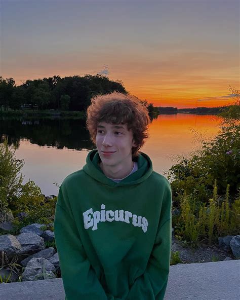 Steven Thomas Hi Instagram