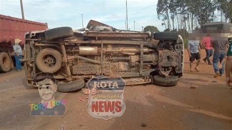 URGENTE motorista fica preso as ferragens após colisão entre carreta e