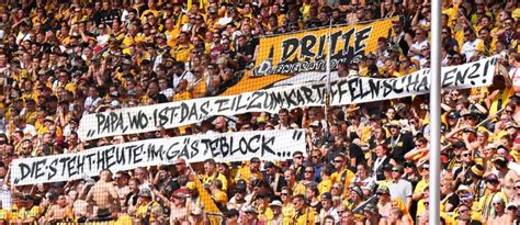 Finsteres Mittelalter Im Dynamo Fanblock