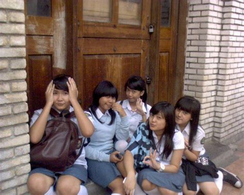 Laa Ozz L1 8y 0012 Geng Siswi Sekolah Sma Cantik Imut Gadis Imut Sma
