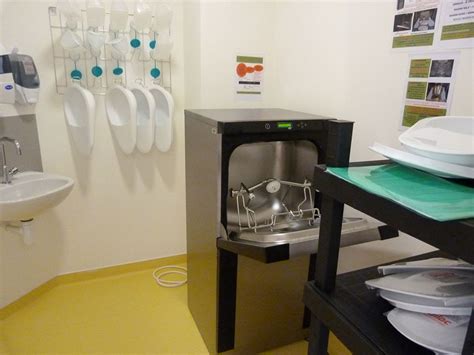 Local Lave Bassins Urinaux Construction D Une Clinique L Effet