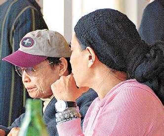 周润发七旬岳父心脏衰竭病逝 发嫂哭成泪人 图