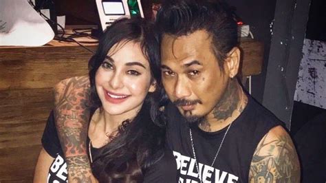 Jerinx Dan Nora Pamer Kemesraan Di Mobil Tahanan Ujungnya Minta Maaf