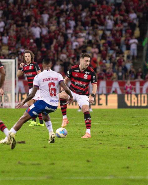Volante por necessidade Léo Ortiz brinca improvisações no Flamengo