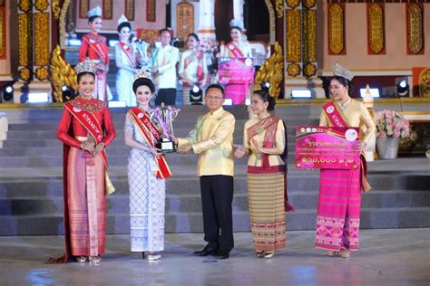 “สมศักดิ์“ เปิดงานลอยกระทง เผาเทียน เล่นไฟ สุโขทัย สุดคึกคัก