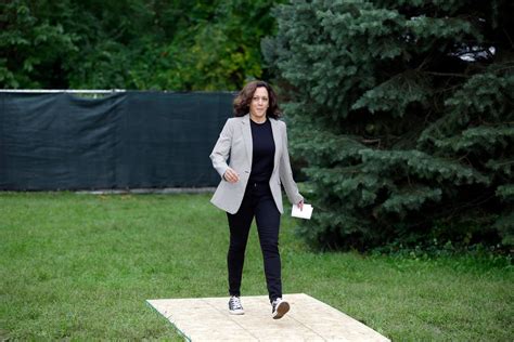 25 Kamala Harris Outfits That Prove Shes The Best At Power Dressing