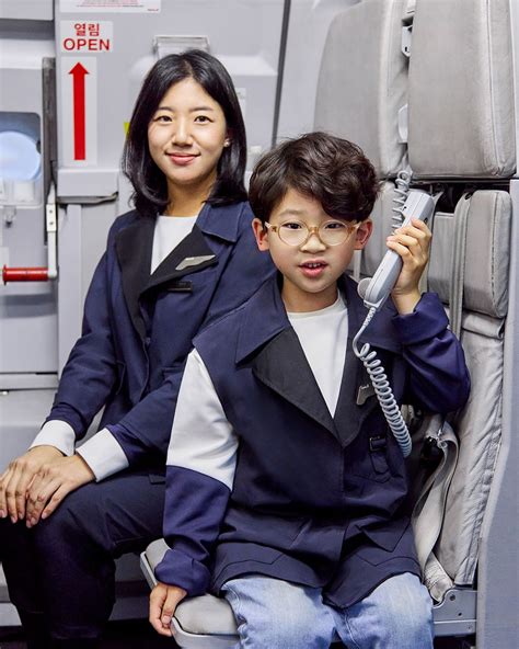 에어로케이 Aero K 우리 가족은 팀 에어로케이🫡 하늘 위를 책임지는 조종사와 객실승무원 비행기를 안전하게 정비하는 정비사 그 모든 여정을 함께 만드는 다양한 팀