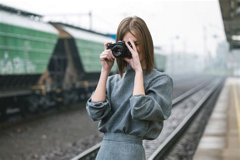 女子高生時代は通学途中の電車で何回もちかんに遭っていて、男の顔を知っているので何とかしようと行動に出た！ ここはどこ？