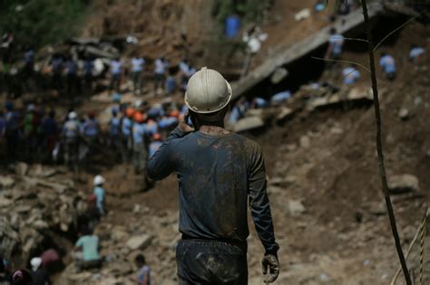 Miners Dig For Their Own In Itogon Landslide Abs Cbn News