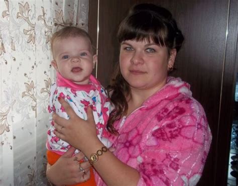 Таня ніколи не бачила батьків і все життя жила з бабусею А одного разу