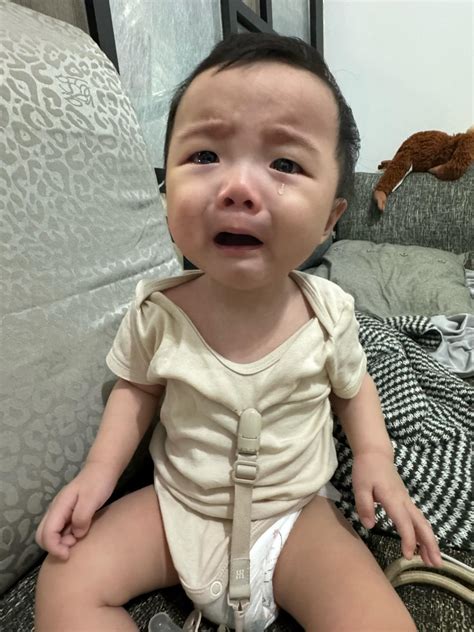 寶寶生病過後超黏 我完全不能離開他視線 都一定要抱抱睡 媽媽們有沒有什麼方法啊😅😅