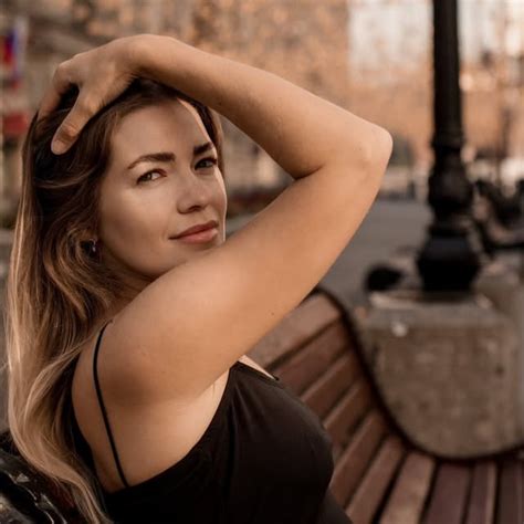 Олеся Olesya B I On Threads